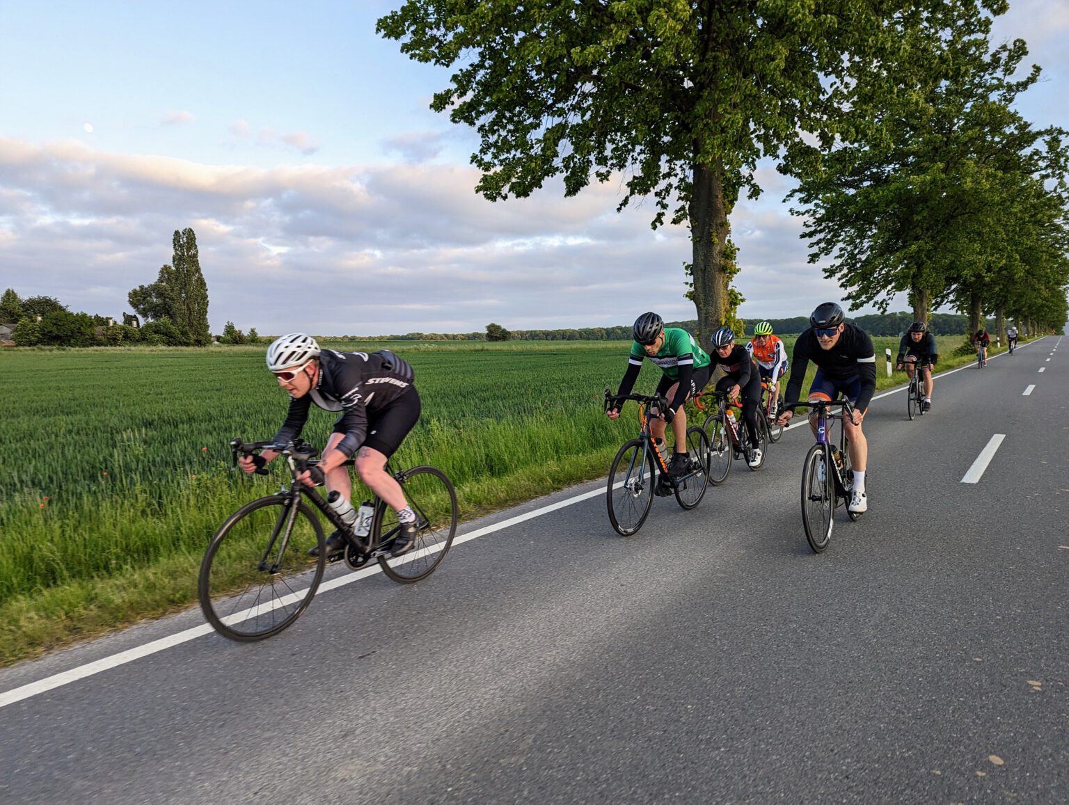 Gemeinsam auf Tour: Wöchentliche Rennrad- und Gravelbike-Ausfahrten ...
